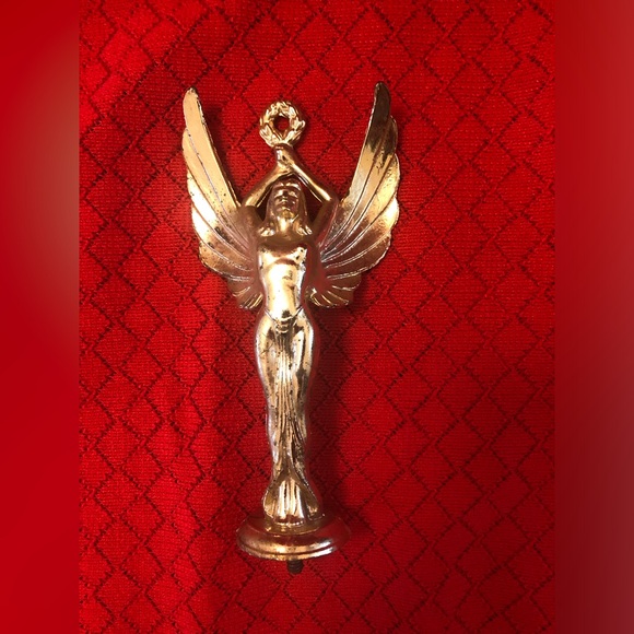 Accents | Vintage Winged Victory Goddess Holding Wreath Metal Gold Tone ...